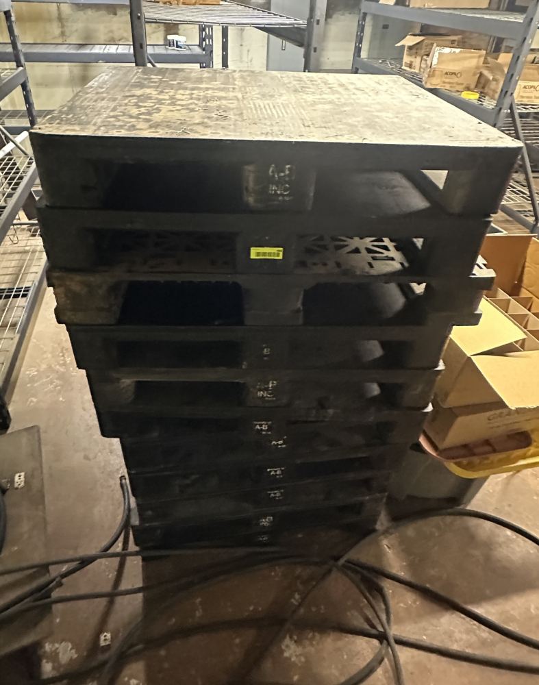 (10) BLACK PLASTIC SHIPPING PALLETS.