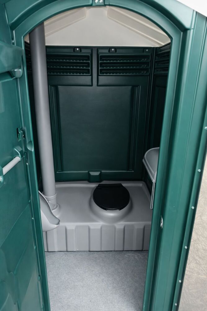 STANDARD PORTABLE RESTROOM / PORTA-POTTY WITH DURABLE MOLDED PLASTIC ...