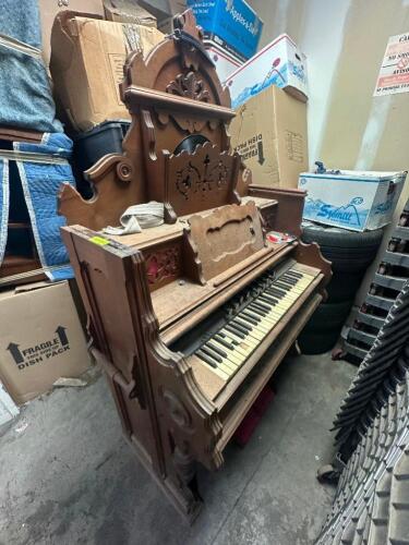 ANTIQUE VICTORIAN PARLOR PUMP ORGAN